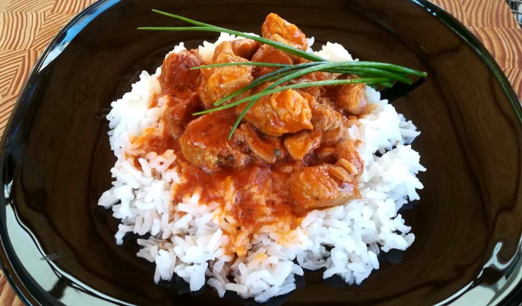 Szybki gulasz z karkówki z ryżem - Kuchnia Skowrona - Przepisy kulinarne