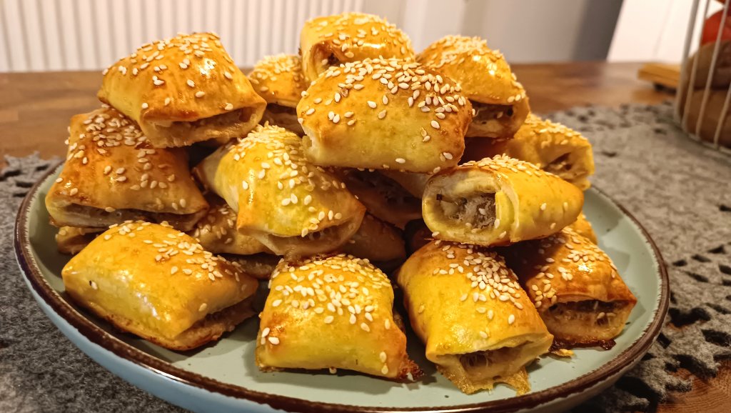 Paszteciki z mięsem mielonym - Kuchnia Skowrona - Przepisy kulinarne